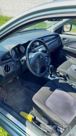 Pelēks Mitsubishi Outlander 2004 Rēzekne, ar dzinēja tilpumu 2.40 L un nobraukumu 296 tūkst. km par 2350 €, foto 6 vietnē AUTOMOTO.COM.LV