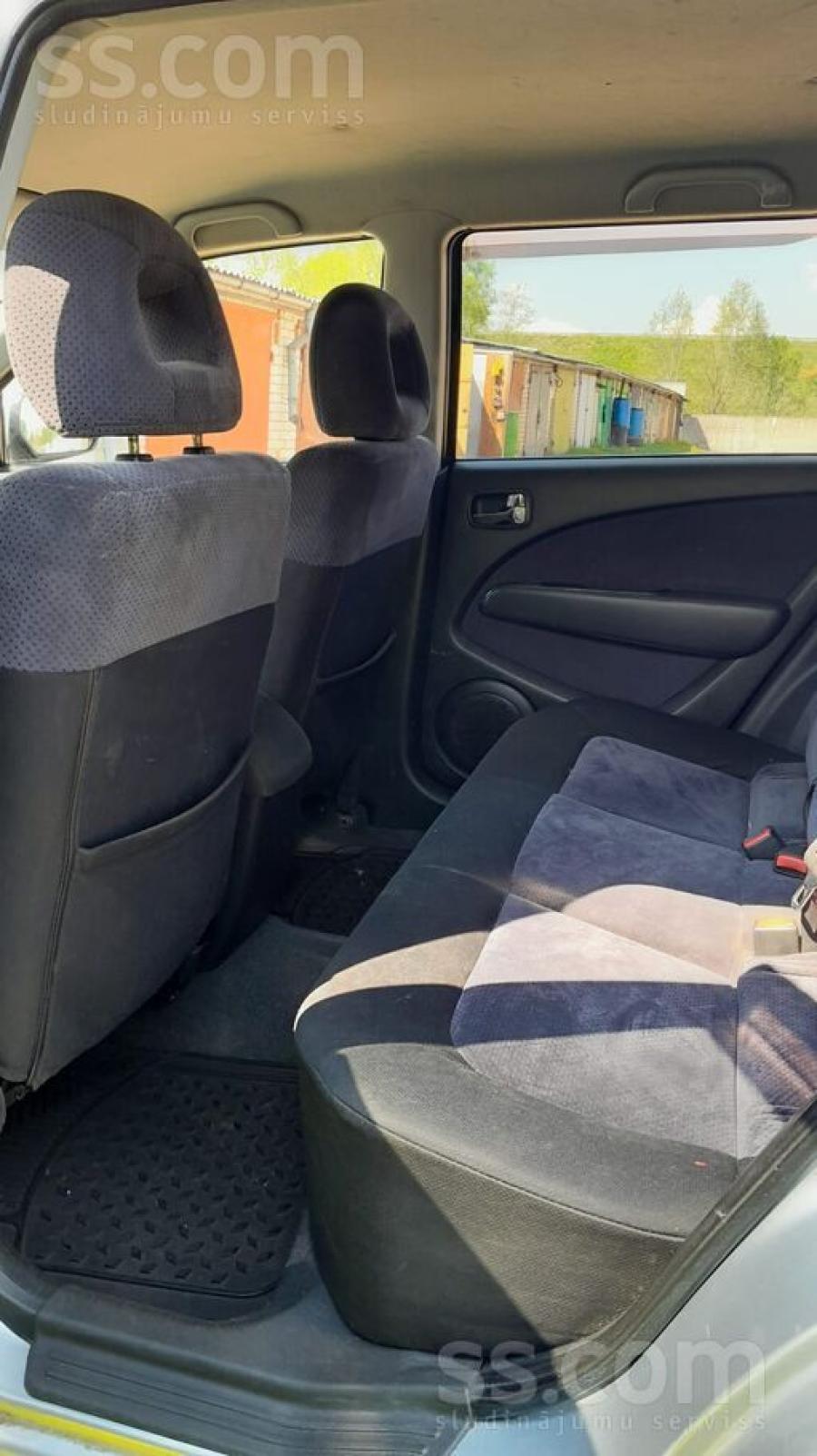 Pelēks Mitsubishi Outlander 2004 Rēzekne, ar dzinēja tilpumu 2.40 L un nobraukumu 296 tūkst. km par 2350 €, foto 7 vietnē AUTOMOTO.COM.LV