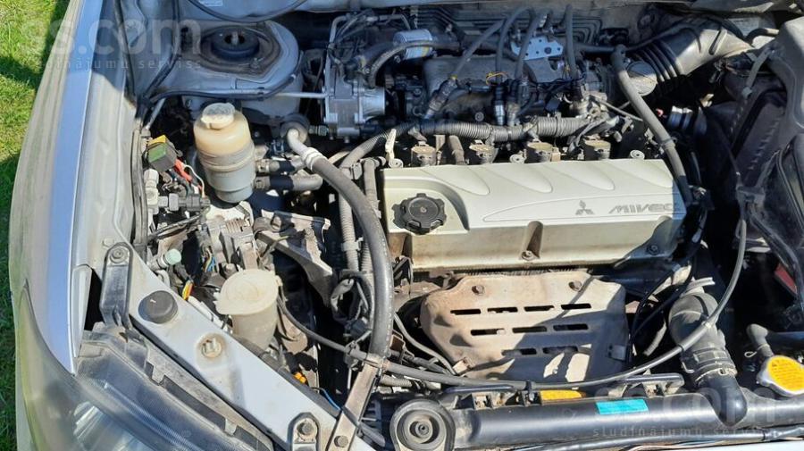 Pelēks Mitsubishi Outlander 2004 Rēzekne, ar dzinēja tilpumu 2.40 L un nobraukumu 296 tūkst. km par 2350 €, foto 8 vietnē AUTOMOTO.COM.LV