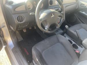 Pelēks Mitsubishi Outlander 2005 Alīta, ar dzinēja tilpumu 2.00 L un nobraukumu 285 tūkst. km par 2000 €, foto 6 vietnē AUTOMOTO.COM.LV