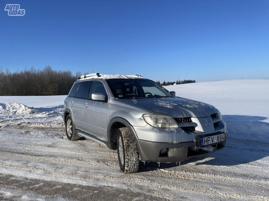 Серый Мицубиси Аутлендер 2005 в Вевис, объемом двигателя 2.40 л и пробегом 225 тыс. км за 2000 €, фото 2 на AUTOMOTO.COM.LV