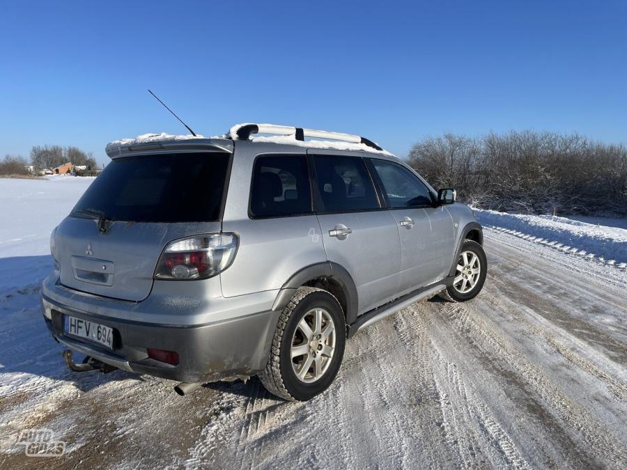 Серый Мицубиси Аутлендер 2005 в Вевис, объемом двигателя 2.40 л и пробегом 225 тыс. км за 2000 €, фото 3 на AUTOMOTO.COM.LV