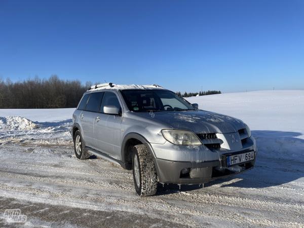 Серый Мицубиси Аутлендер 2005 в Вевис, объемом двигателя 2.40 л и пробегом 225 тыс. км за 2000 €, фото 2 на AUTOMOTO.COM.LV