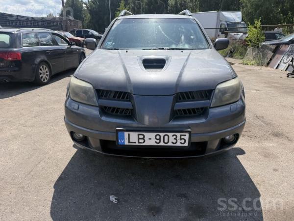 Pelēks Mitsubishi Outlander 2005 Rīga, ar dzinēja tilpumu 2.00 L un nobraukumu 300 tūkst. km par 1250 €, foto 2 vietnē AUTOMOTO.COM.LV