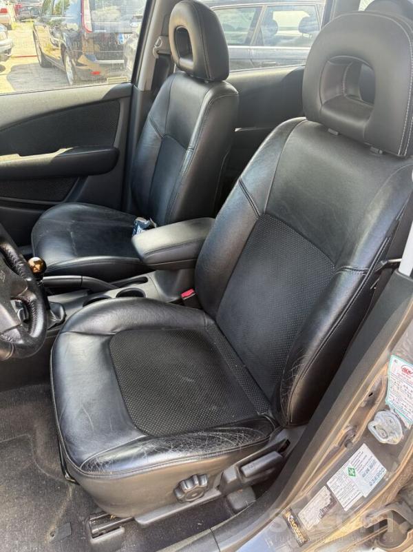 Pelēks Mitsubishi Outlander 2005 Rīga, ar dzinēja tilpumu 2.00 L un nobraukumu 300 tūkst. km par 1250 €, foto 5 vietnē AUTOMOTO.COM.LV