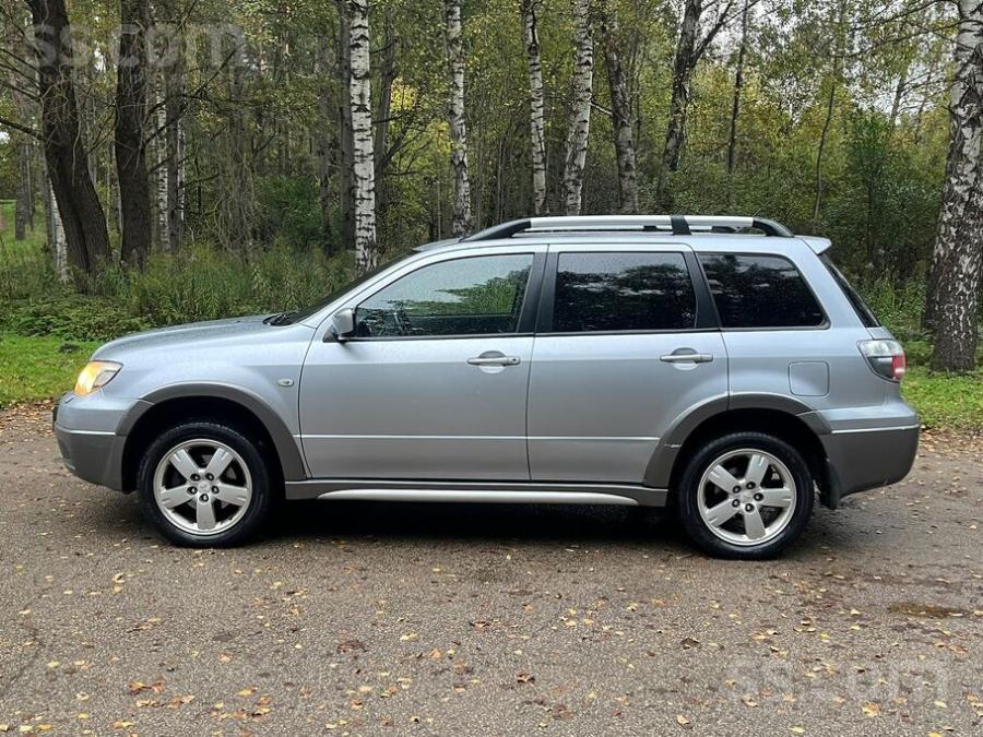 Grey Mitsubishi Outlander 2005 in Riga, with an engine capacity of 2.40 L and mileage of 0 thousand km for 2799 €, photo 3 on AUTOMOTO.COM.LV