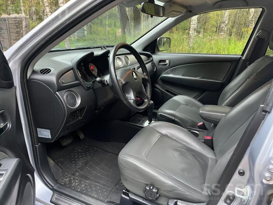 Grey Mitsubishi Outlander 2005 in Riga, with an engine capacity of 2.40 L and mileage of 0 thousand km for 2799 €, photo 10 on AUTOMOTO.COM.LV