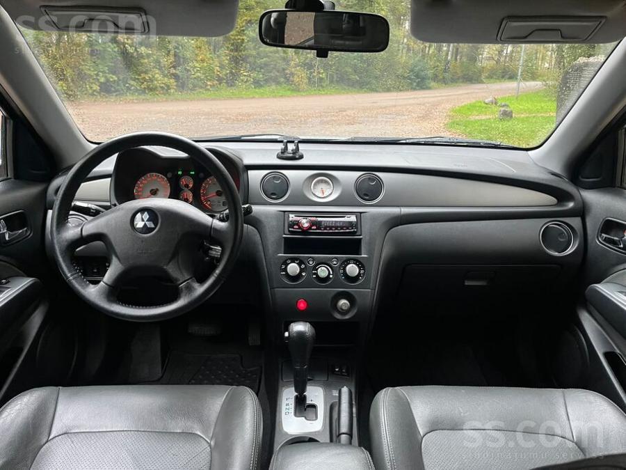 Grey Mitsubishi Outlander 2005 in Riga, with an engine capacity of 2.40 L and mileage of 0 thousand km for 2799 €, photo 11 on AUTOMOTO.COM.LV