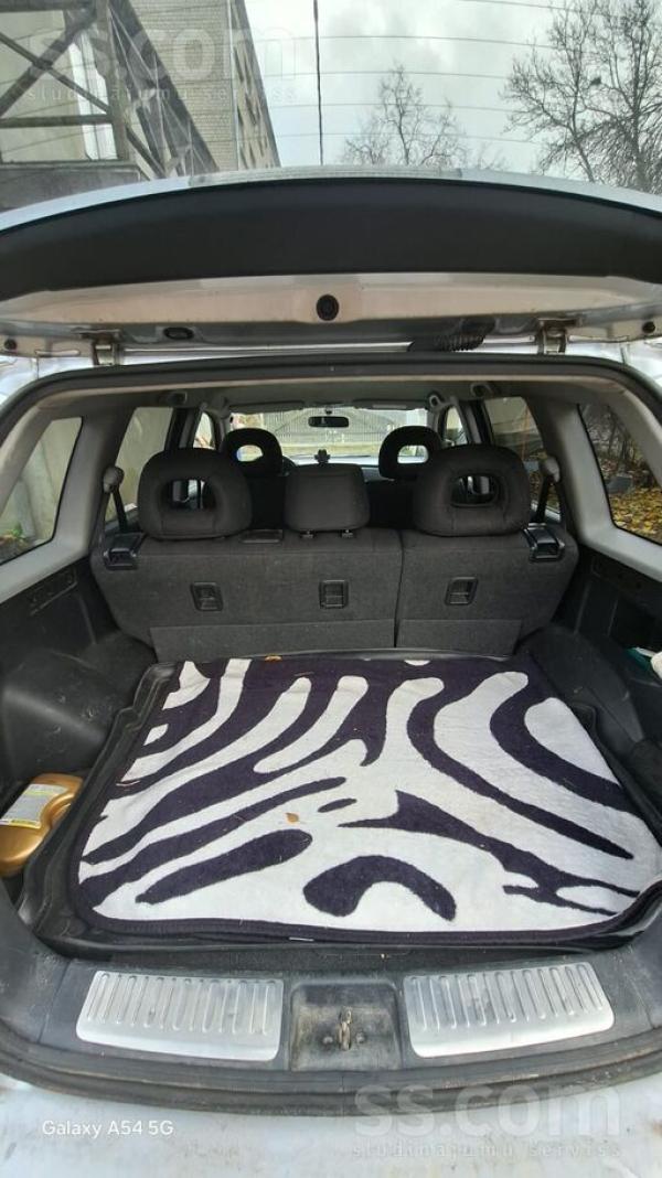 Pelēks Mitsubishi Outlander 2006 Rīga, ar dzinēja tilpumu 2.40 L un nobraukumu 371 tūkst. km par 1100 €, foto 6 vietnē AUTOMOTO.COM.LV