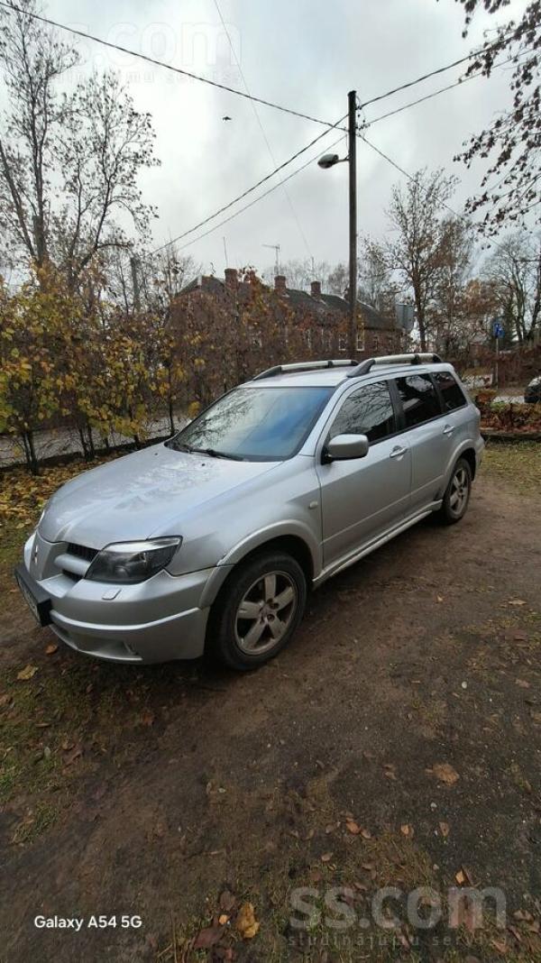 Pelēks Mitsubishi Outlander 2006 Rīga, ar dzinēja tilpumu 2.40 L un nobraukumu 371 tūkst. km par 1100 €, foto 7 vietnē AUTOMOTO.COM.LV