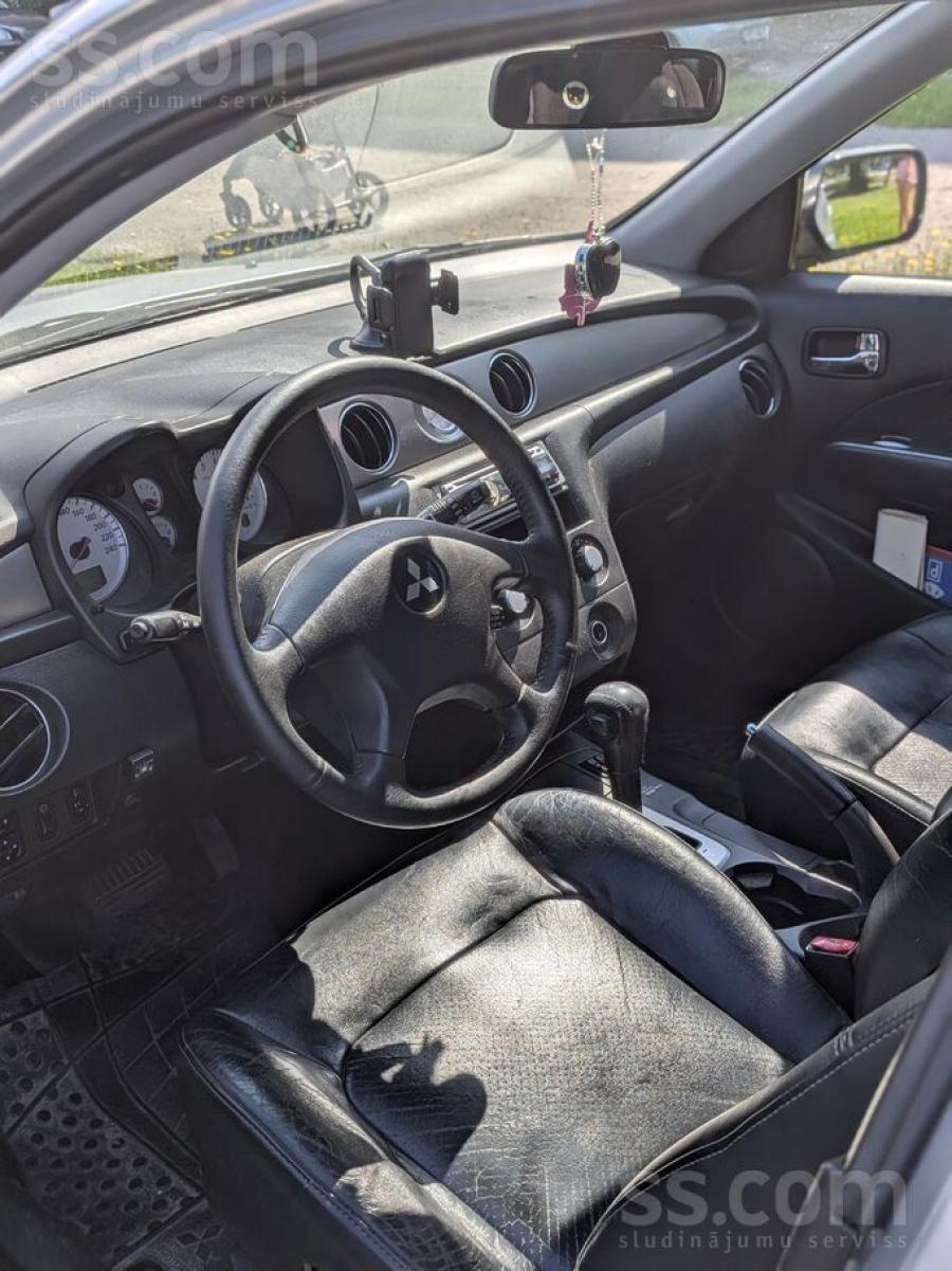 Pelēks Mitsubishi Outlander 2006 Rīga, ar dzinēja tilpumu 2.40 L un nobraukumu 219 tūkst. km par 3100 €, foto 4 vietnē AUTOMOTO.COM.LV