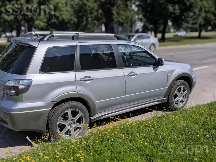 Pelēks Mitsubishi Outlander 2006 Rīga, ar dzinēja tilpumu 2.40 L un nobraukumu 219 tūkst. km par 3100 €, foto 5 vietnē AUTOMOTO.COM.LV
