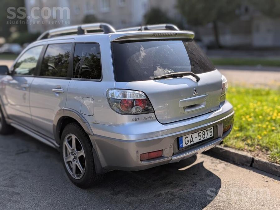 Pelēks Mitsubishi Outlander 2006 Rīga, ar dzinēja tilpumu 2.40 L un nobraukumu 219 tūkst. km par 3100 €, foto 6 vietnē AUTOMOTO.COM.LV