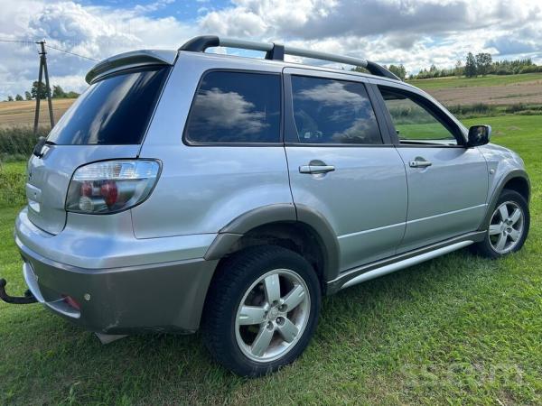 Grey Mitsubishi Outlander 2006 in Daugavpils, with an engine capacity of 2.00 L and mileage of 230 thousand km for 1650 €, photo 3 on AUTOMOTO.COM.LV