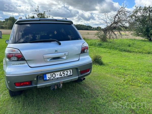 Grey Mitsubishi Outlander 2006 in Daugavpils, with an engine capacity of 2.00 L and mileage of 230 thousand km for 1650 €, photo 4 on AUTOMOTO.COM.LV