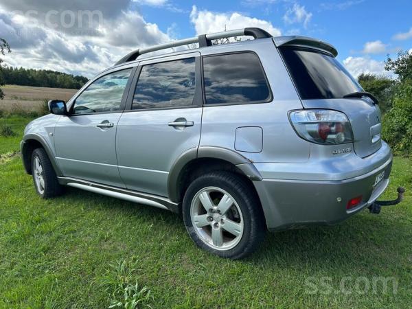 Pelēks Mitsubishi Outlander 2006 Daugavpils, ar dzinēja tilpumu 2.00 L un nobraukumu 230 tūkst. km par 1650 €, foto 2 vietnē AUTOMOTO.COM.LV