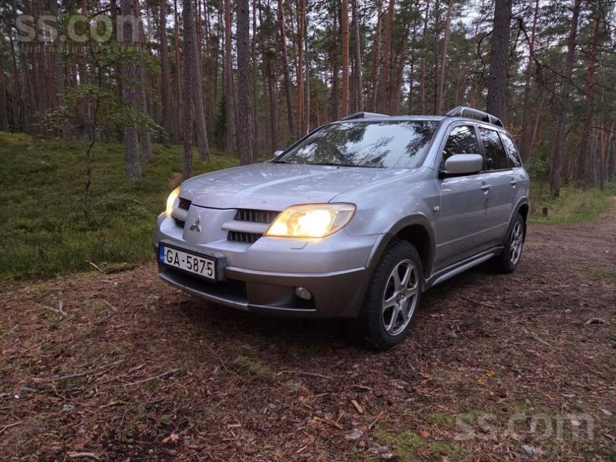 Grey Mitsubishi Outlander 2006 in Riga, with an engine capacity of 2.40 L and mileage of 219 thousand km for 2800 €, photo 1 on AUTOMOTO.COM.LV