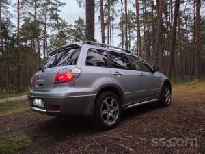 Grey Mitsubishi Outlander 2006 in Riga, with an engine capacity of 2.40 L and mileage of 219 thousand km for 2800 €, photo 4 on AUTOMOTO.COM.LV