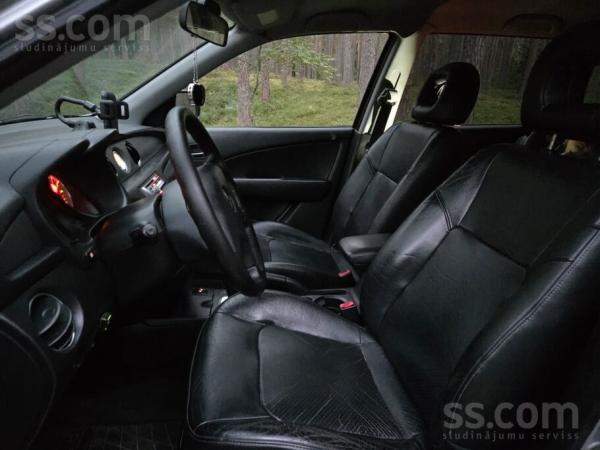 Grey Mitsubishi Outlander 2006 in Riga, with an engine capacity of 2.40 L and mileage of 219 thousand km for 2800 €, photo 5 on AUTOMOTO.COM.LV
