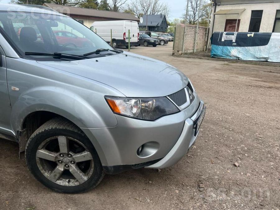 Grey Mitsubishi Outlander 2007 in Riga, with an engine capacity of 2.00 L and mileage of 0 thousand km for 4500 €, photo 3 on AUTOMOTO.COM.LV