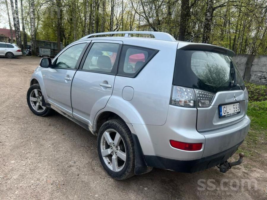 Grey Mitsubishi Outlander 2007 in Riga, with an engine capacity of 2.00 L and mileage of 0 thousand km for 4500 €, photo 5 on AUTOMOTO.COM.LV
