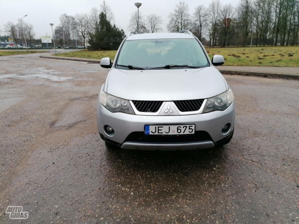 Pelēks Mitsubishi Outlander 2007 Utena, ar dzinēja tilpumu 2.00 L un nobraukumu 318 tūkst. km par 2950 €, foto 3 vietnē AUTOMOTO.COM.LV