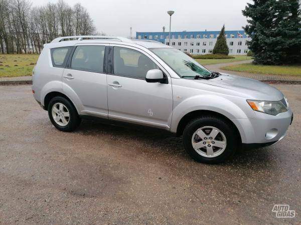 Pelēks Mitsubishi Outlander 2007 Utena, ar dzinēja tilpumu 2.00 L un nobraukumu 318 tūkst. km par 2950 €, foto 5 vietnē AUTOMOTO.COM.LV