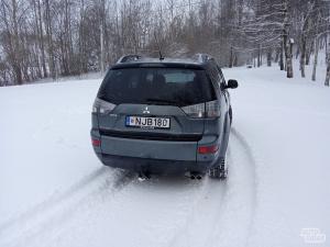 Pelēks Mitsubishi Outlander 2007 Mažeikiai, ar dzinēja tilpumu 3.00 L un nobraukumu 260 tūkst. km par 3100 €, foto 4 vietnē AUTOMOTO.COM.LV