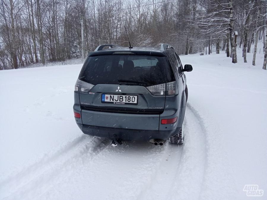 Pelēks Mitsubishi Outlander 2007 Mažeikiai, ar dzinēja tilpumu 3.00 L un nobraukumu 260 tūkst. km par 3100 €, foto 4 vietnē AUTOMOTO.COM.LV