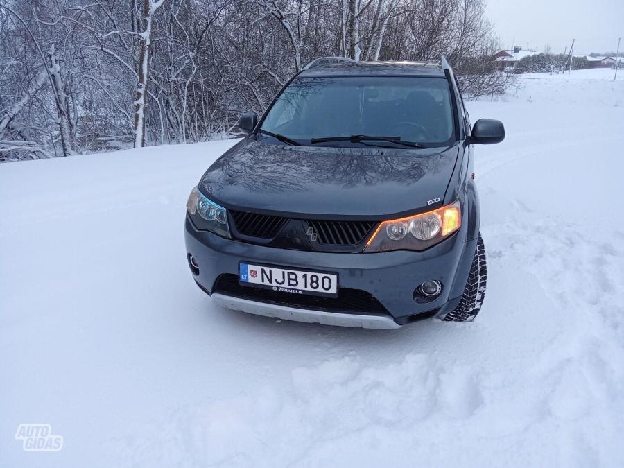 Pelēks Mitsubishi Outlander 2007 Mažeikiai, ar dzinēja tilpumu 3.00 L un nobraukumu 260 tūkst. km par 3100 €, foto 5 vietnē AUTOMOTO.COM.LV
