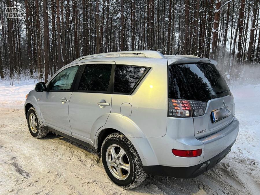 Pelēks Mitsubishi Outlander 2007 Viļņa, ar dzinēja tilpumu 2.00 L un nobraukumu 300 tūkst. km par 2950 €, foto 1 vietnē AUTOMOTO.COM.LV