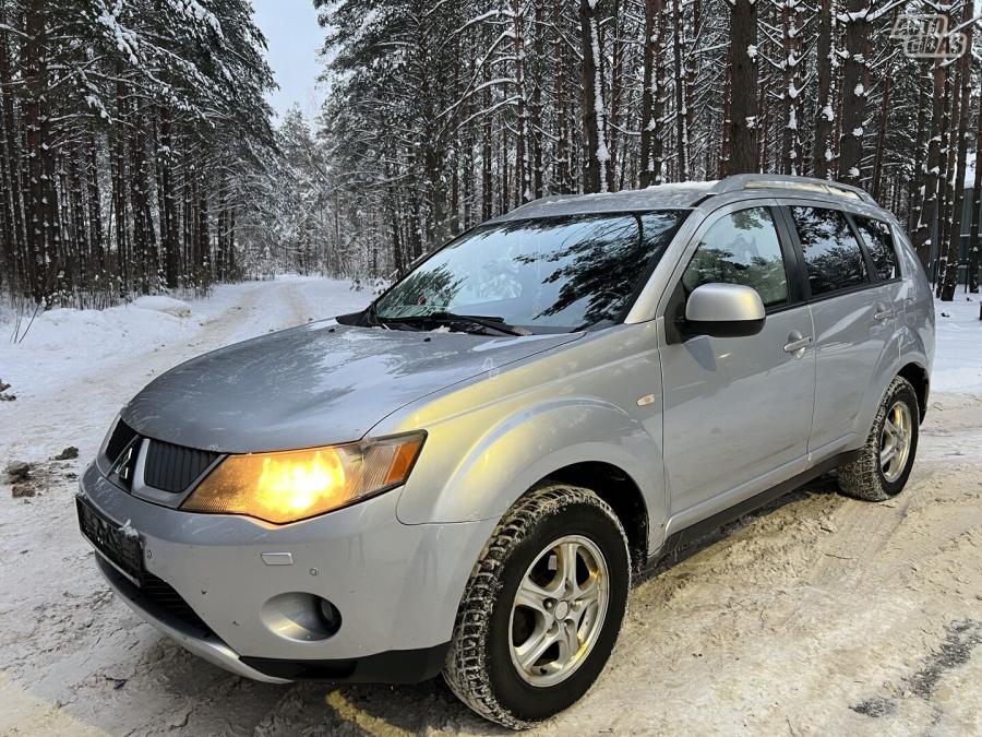 Pelēks Mitsubishi Outlander 2007 Viļņa, ar dzinēja tilpumu 2.00 L un nobraukumu 300 tūkst. km par 2950 €, foto 2 vietnē AUTOMOTO.COM.LV