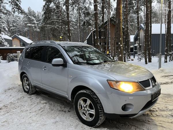 Pelēks Mitsubishi Outlander 2007 Viļņa, ar dzinēja tilpumu 2.00 L un nobraukumu 300 tūkst. km par 2950 €, foto 4 vietnē AUTOMOTO.COM.LV
