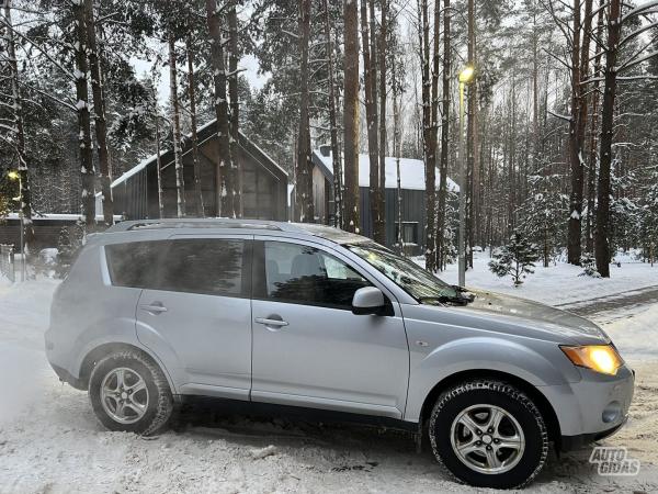 Pelēks Mitsubishi Outlander 2007 Viļņa, ar dzinēja tilpumu 2.00 L un nobraukumu 300 tūkst. km par 2950 €, foto 5 vietnē AUTOMOTO.COM.LV
