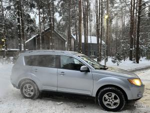 Pelēks Mitsubishi Outlander 2007 Viļņa, ar dzinēja tilpumu 2.00 L un nobraukumu 300 tūkst. km par 2950 €, foto 5 vietnē AUTOMOTO.COM.LV