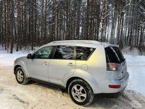 Pelēks Mitsubishi Outlander 2007 Viļņa, ar dzinēja tilpumu 2.00 L un nobraukumu 300 tūkst. km par 2950 €, foto 7 vietnē AUTOMOTO.COM.LV