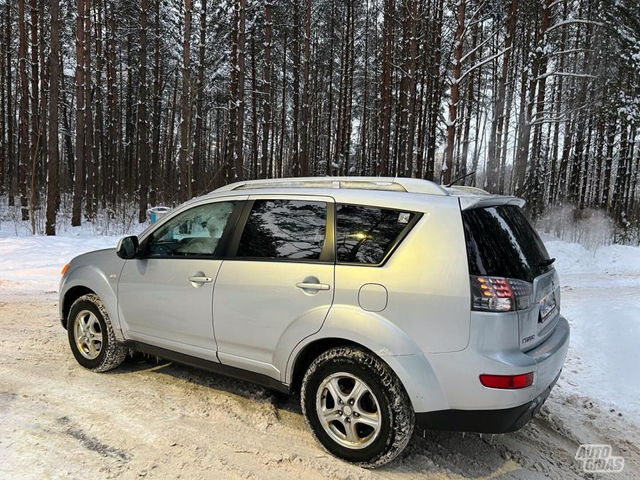 Pelēks Mitsubishi Outlander 2007 Viļņa, ar dzinēja tilpumu 2.00 L un nobraukumu 300 tūkst. km par 2950 €, foto 7 vietnē AUTOMOTO.COM.LV