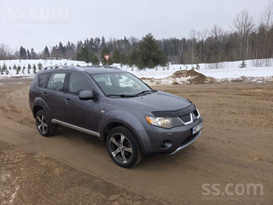 Grey Mitsubishi Outlander 2007 in Talsi, with an engine capacity of 2.00 L and mileage of 0 thousand km for 3275 €, photo 3 on AUTOMOTO.COM.LV
