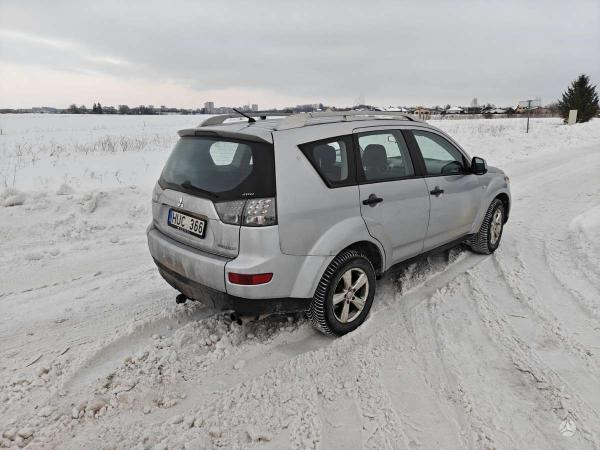 Pelēks Mitsubishi Outlander 2007 Šauļi, ar dzinēja tilpumu 1.97 L un nobraukumu 302 tūkst. km par 1850 €, foto 2 vietnē AUTOMOTO.COM.LV