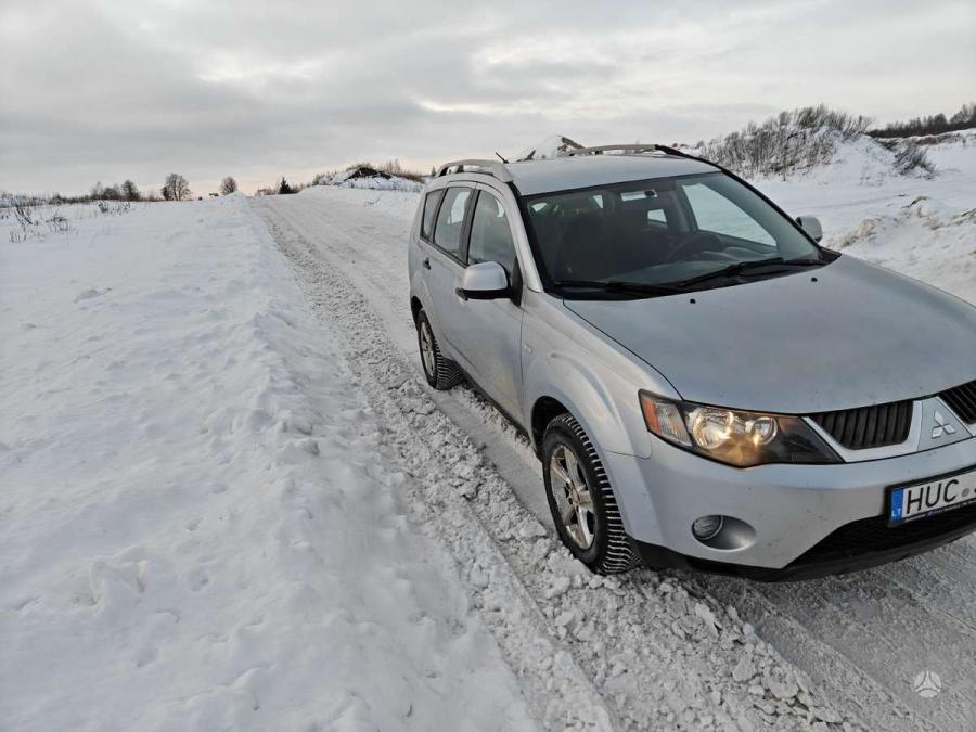 Grey Mitsubishi Outlander 2007 in Siauliai, with an engine capacity of 1.97 L and mileage of 302 thousand km for 1850 €, photo 6 on AUTOMOTO.COM.LV