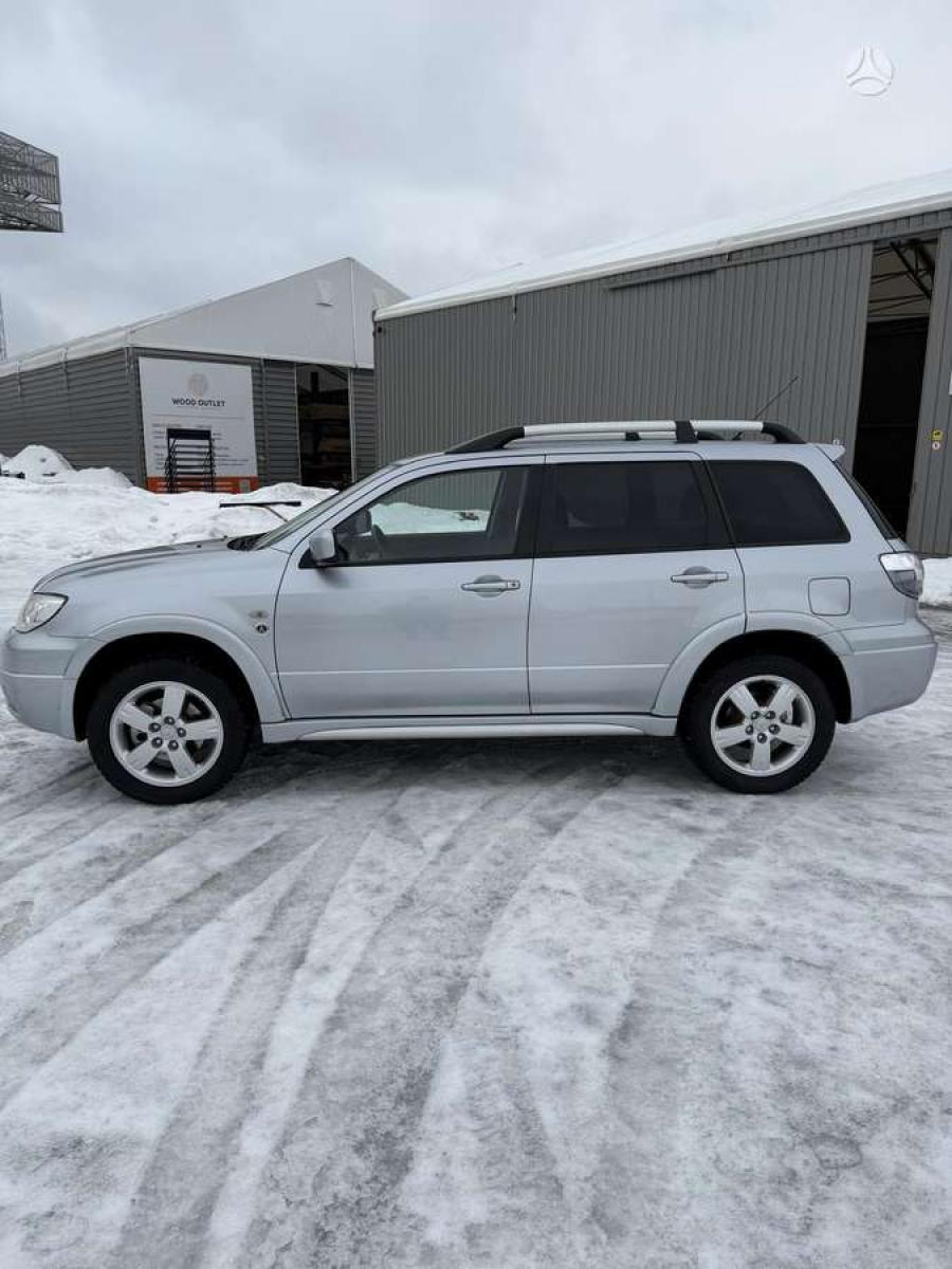 Pelēks Mitsubishi Outlander 2007 Kauņa, ar dzinēja tilpumu 2.38 L un nobraukumu 107 tūkst. km par 5700 €, foto 7 vietnē AUTOMOTO.COM.LV