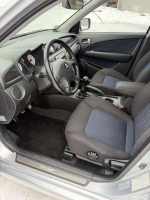 Pelēks Mitsubishi Outlander 2007 Kauņa, ar dzinēja tilpumu 2.38 L un nobraukumu 107 tūkst. km par 5700 €, foto 18 vietnē AUTOMOTO.COM.LV