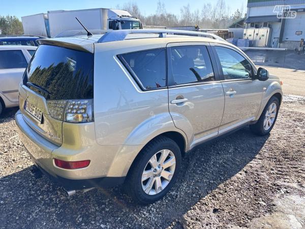 Grey Mitsubishi Outlander 2007 in Vilnius, with an engine capacity of 2.00 L and mileage of 254 thousand km for 4300 €, photo 4 on AUTOMOTO.COM.LV