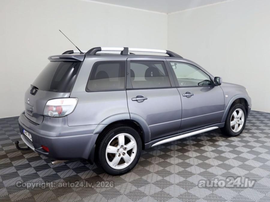 Grey Mitsubishi Outlander 2007 in Tallinn, with an engine capacity of 2.40 L and mileage of 193 thousand km for 1899 €, photo 3 on AUTOMOTO.COM.LV