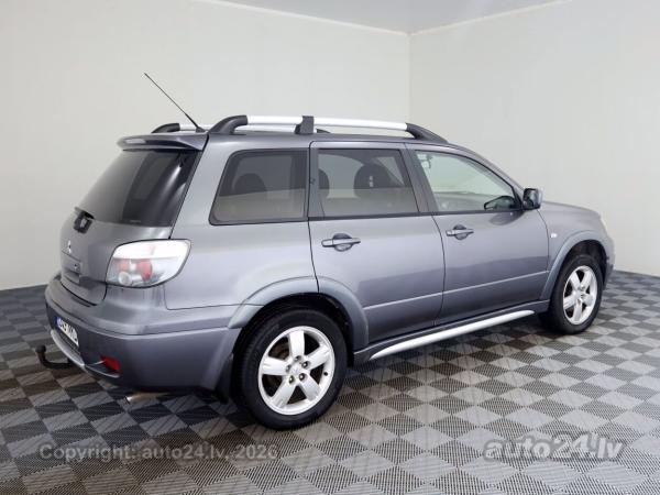 Grey Mitsubishi Outlander 2007 in Tallinn, with an engine capacity of 2.40 L and mileage of 193 thousand km for 1899 €, photo 3 on AUTOMOTO.COM.LV