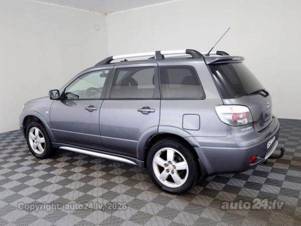 Grey Mitsubishi Outlander 2007 in Tallinn, with an engine capacity of 2.40 L and mileage of 193 thousand km for 1899 €, photo 4 on AUTOMOTO.COM.LV