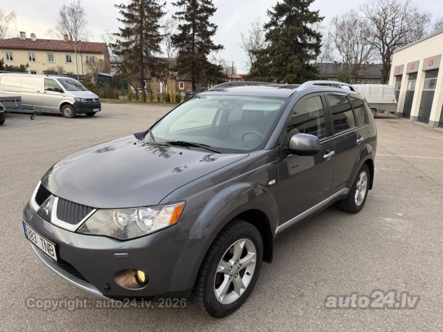 Grey Mitsubishi Outlander 2007 in Tartu, with an engine capacity of 2.00 L and mileage of 206 thousand km for 4500 €, photo 2 on AUTOMOTO.COM.LV
