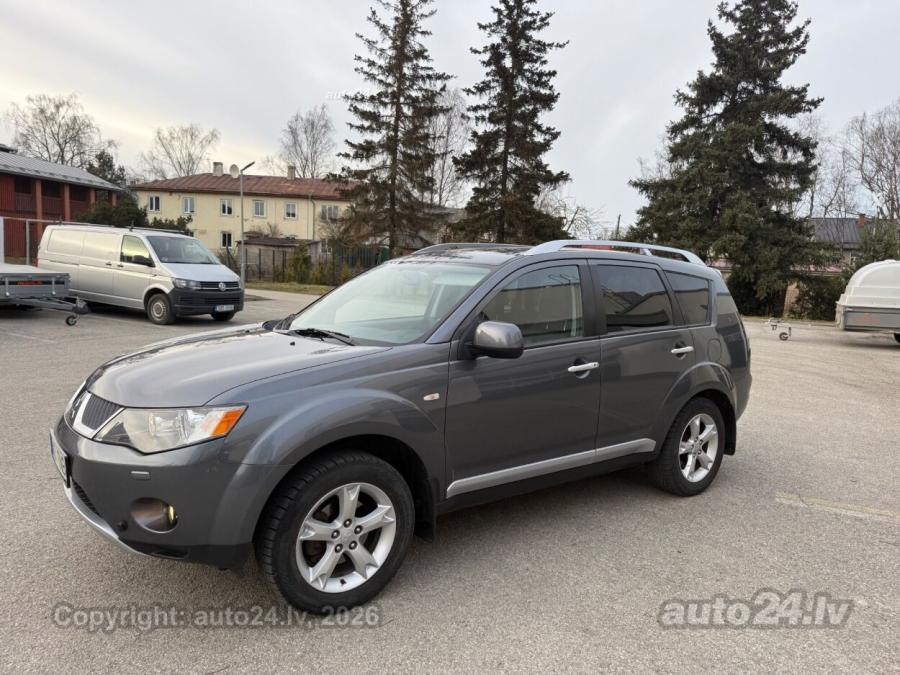 Grey Mitsubishi Outlander 2007 in Tartu, with an engine capacity of 2.00 L and mileage of 206 thousand km for 4500 €, photo 4 on AUTOMOTO.COM.LV