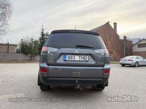 Grey Mitsubishi Outlander 2007 in Tartu, with an engine capacity of 2.00 L and mileage of 206 thousand km for 4500 €, photo 8 on AUTOMOTO.COM.LV
