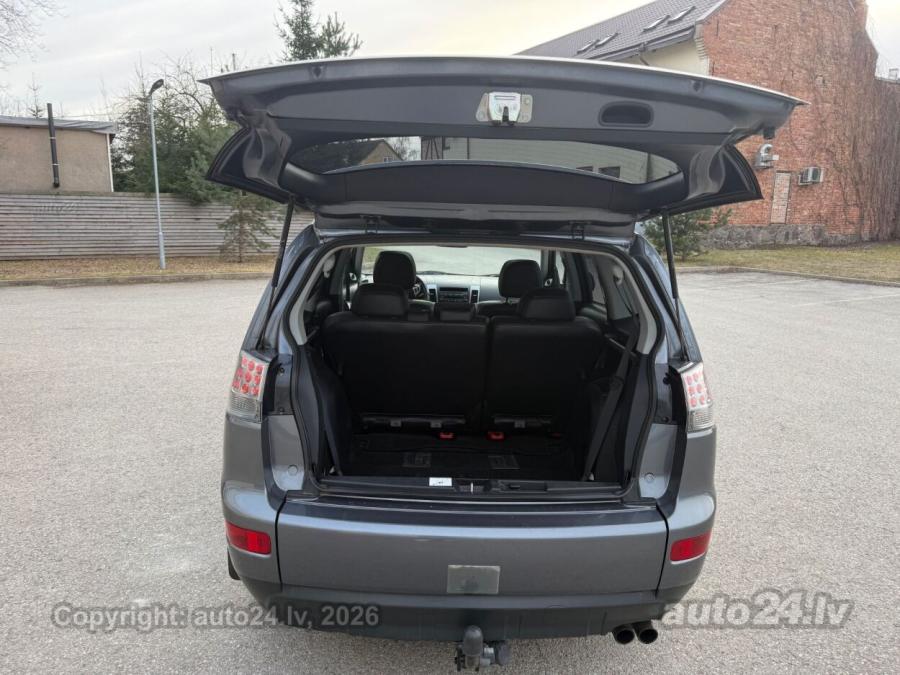 Grey Mitsubishi Outlander 2007 in Tartu, with an engine capacity of 2.00 L and mileage of 206 thousand km for 4500 €, photo 13 on AUTOMOTO.COM.LV